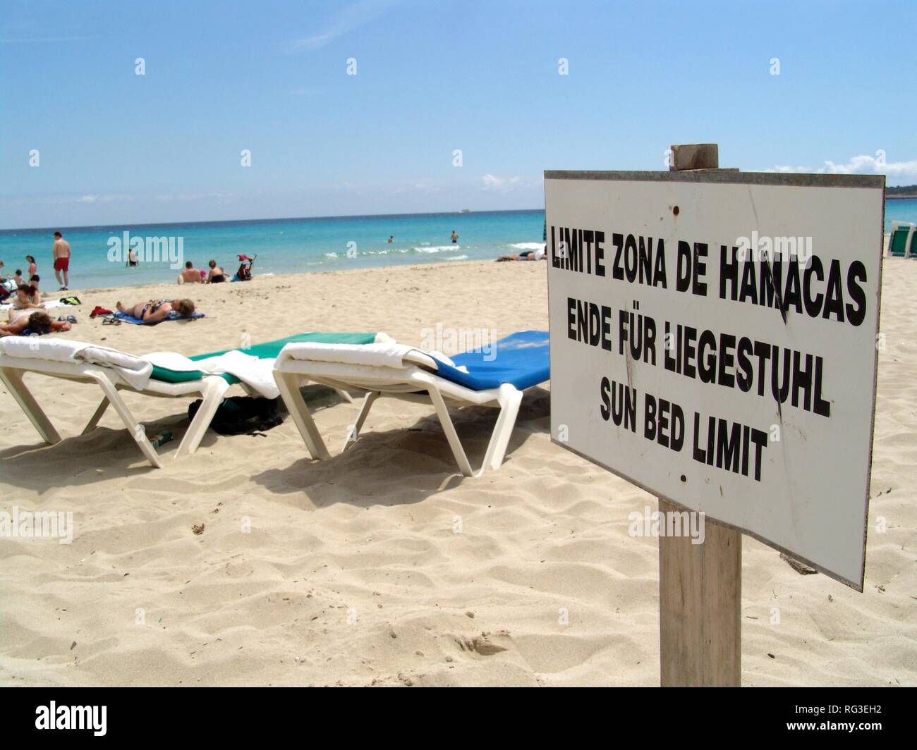ESP, Spain, Balearic Islands, Mallorca : Beach of Cala Millor, sign ...