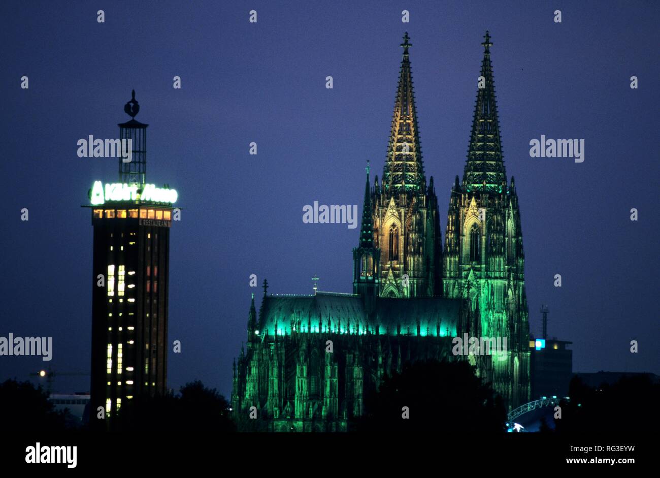 DEU, Germany : the cathedral of Cologne with the fair tower Stock Photo ...