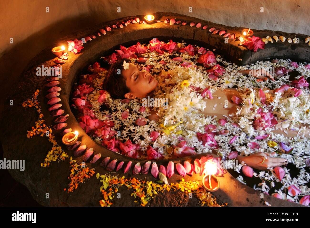 LKA, Sri Lanka : Siddhalepa Ayurveda Resort , ayurvedic flower bath ...