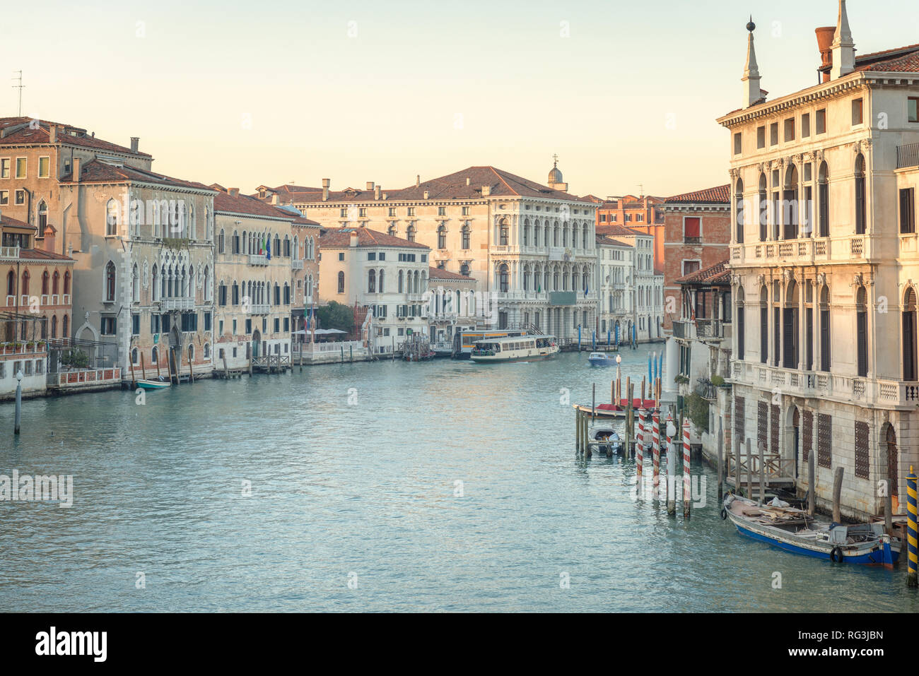 Venice grand canal gondola sunset hi-res stock photography and images ...