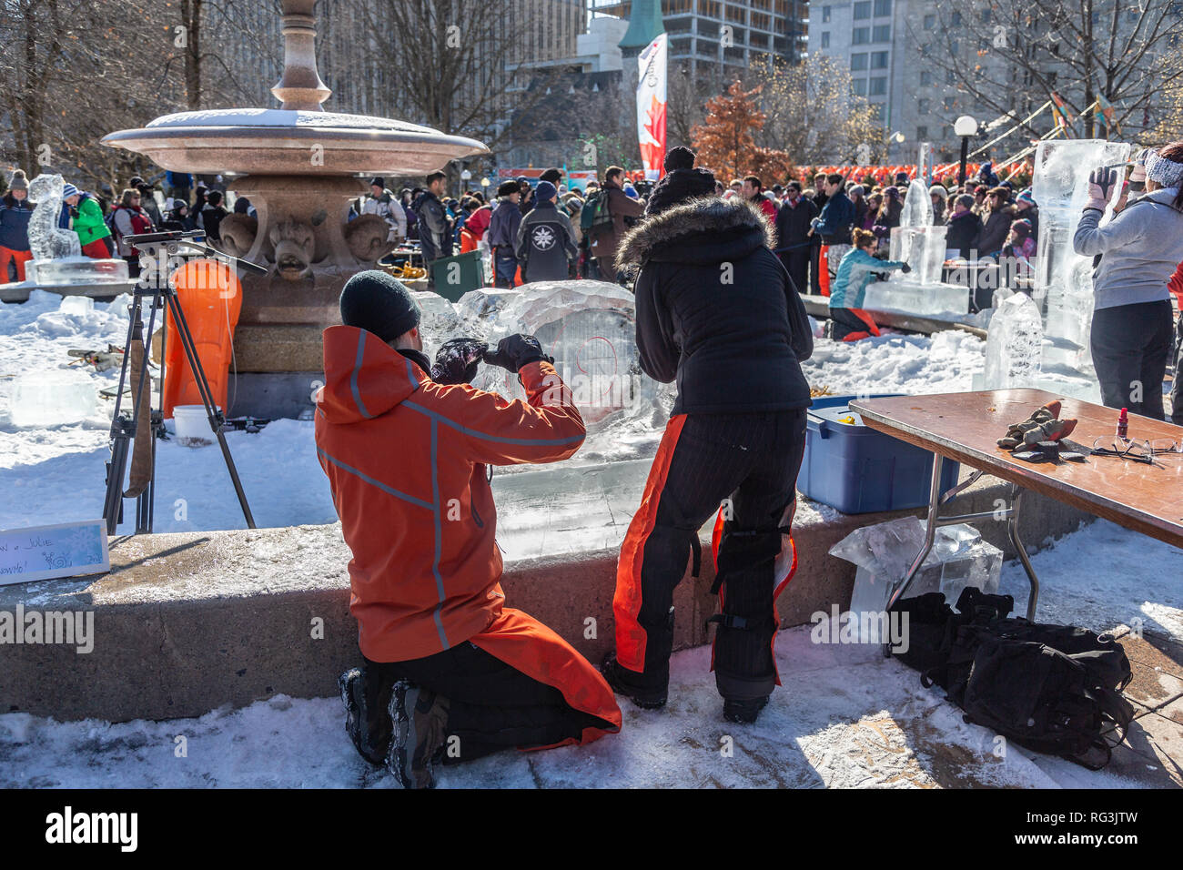Winterlude rideau canal hi-res stock photography and images - Alamy