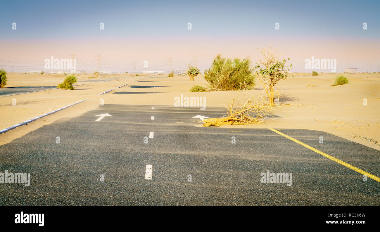 Sand over highway middle east hi-res stock photography and images - Alamy