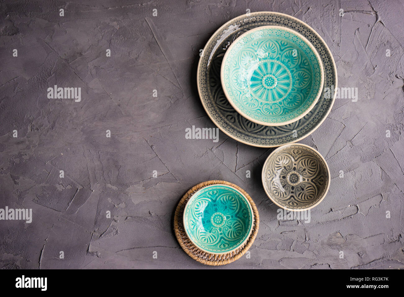 Different size plates hi-res stock photography and images - Alamy