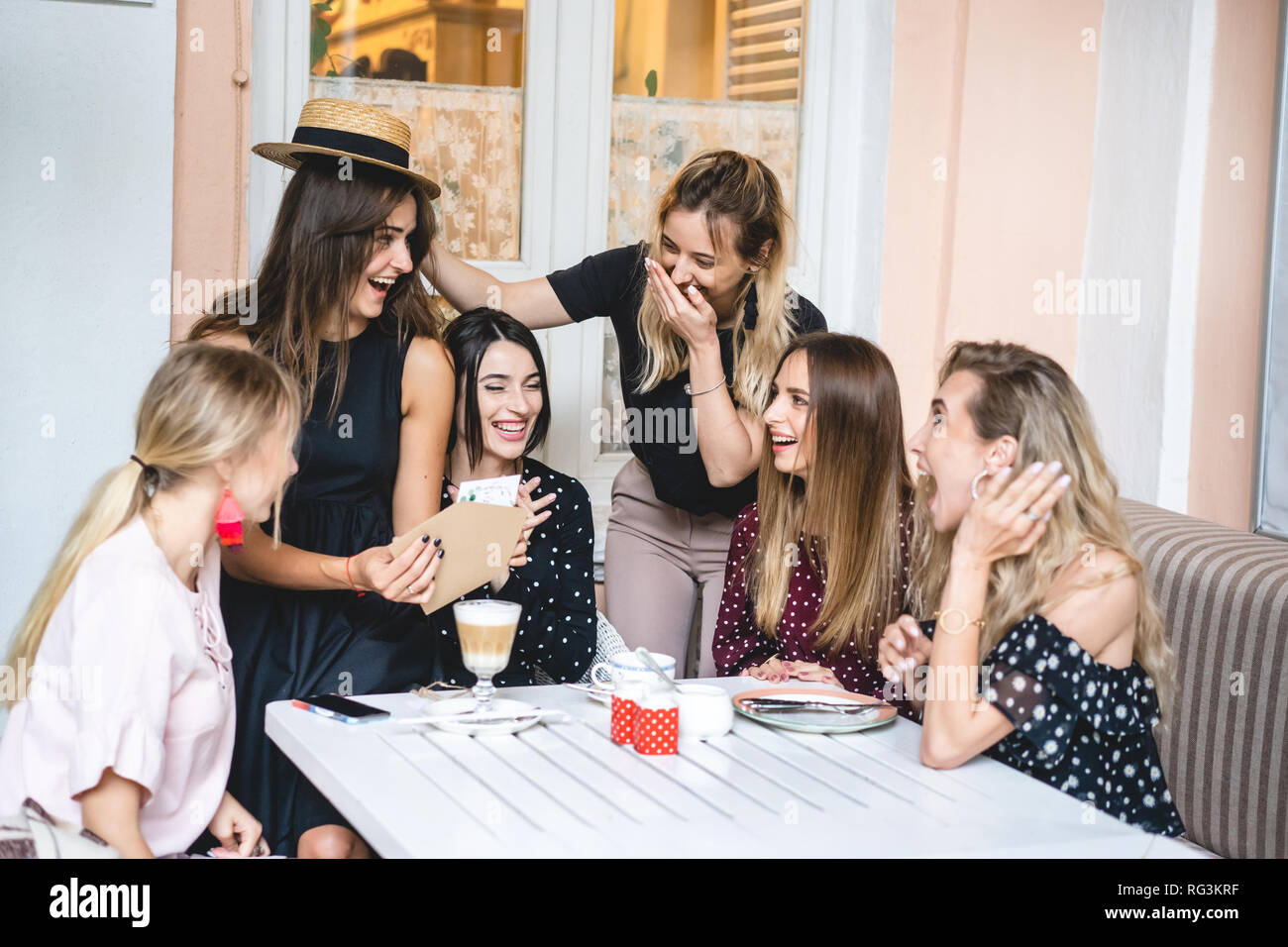 Six girls hi-res stock photography and images - Alamy