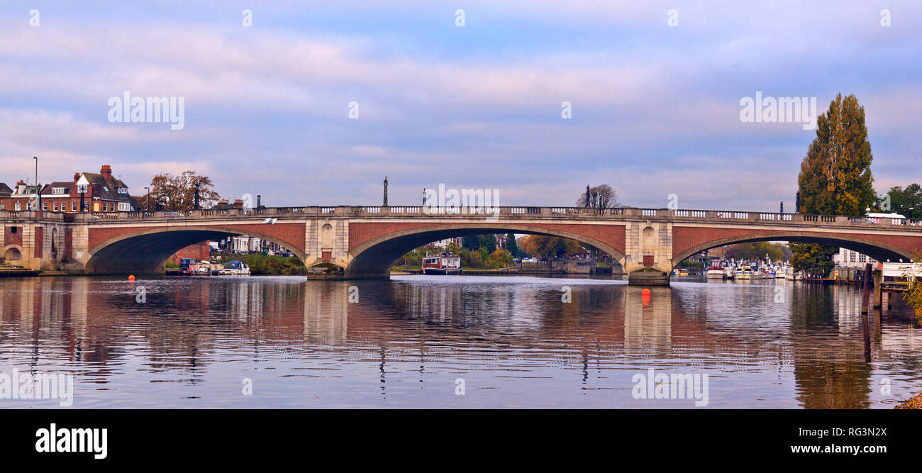 Hampton Court Bridge High Resolution Stock Photography and Images - Alamy