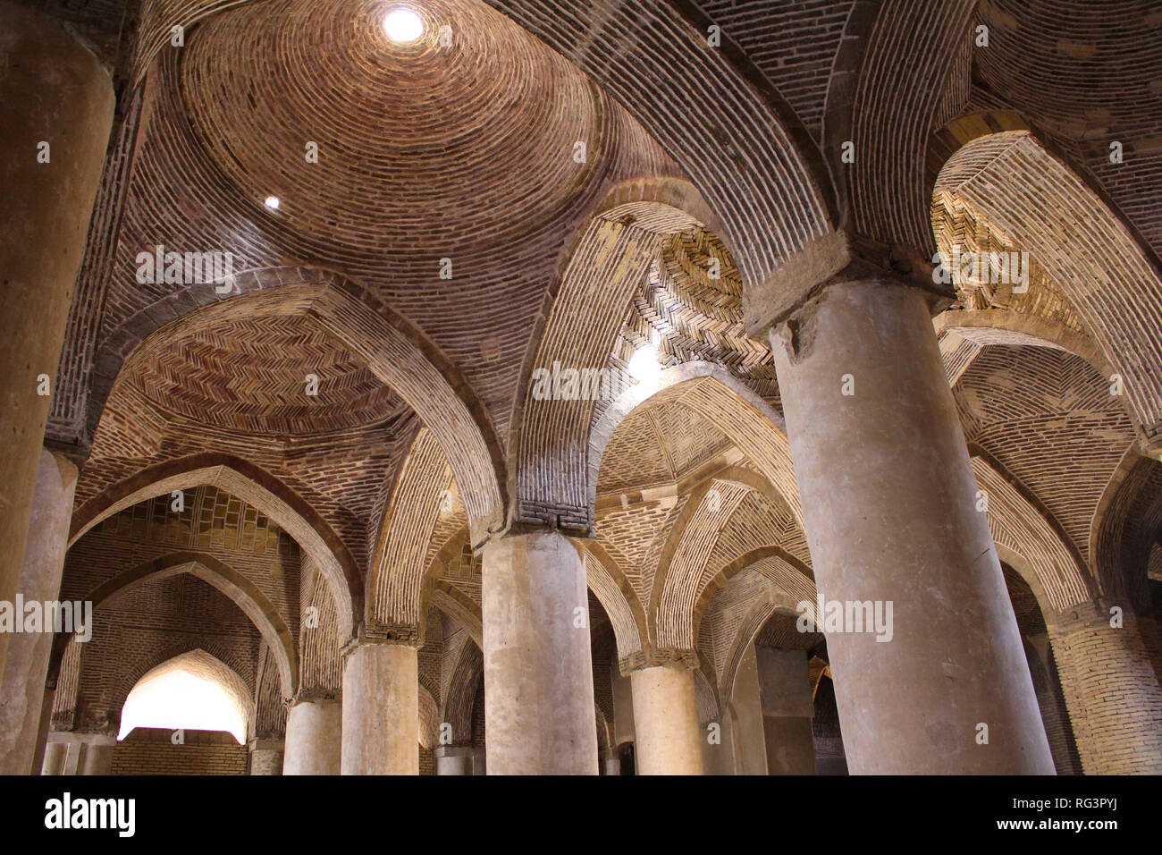 Ancient dome jameh mosque isfahan hi-res stock photography and images ...
