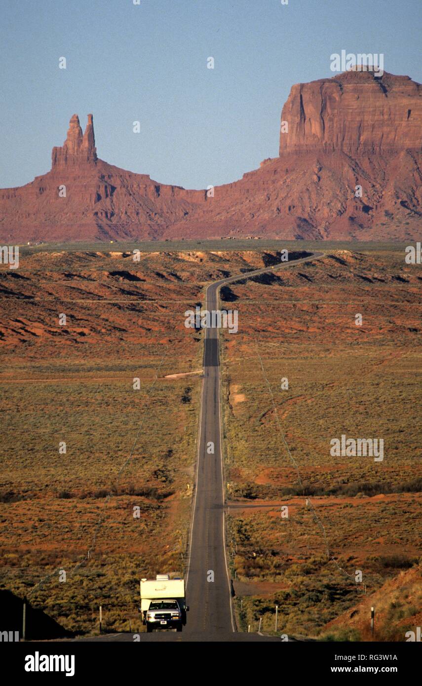 USA, United States of America, Arizona: Country road in the Monument ...