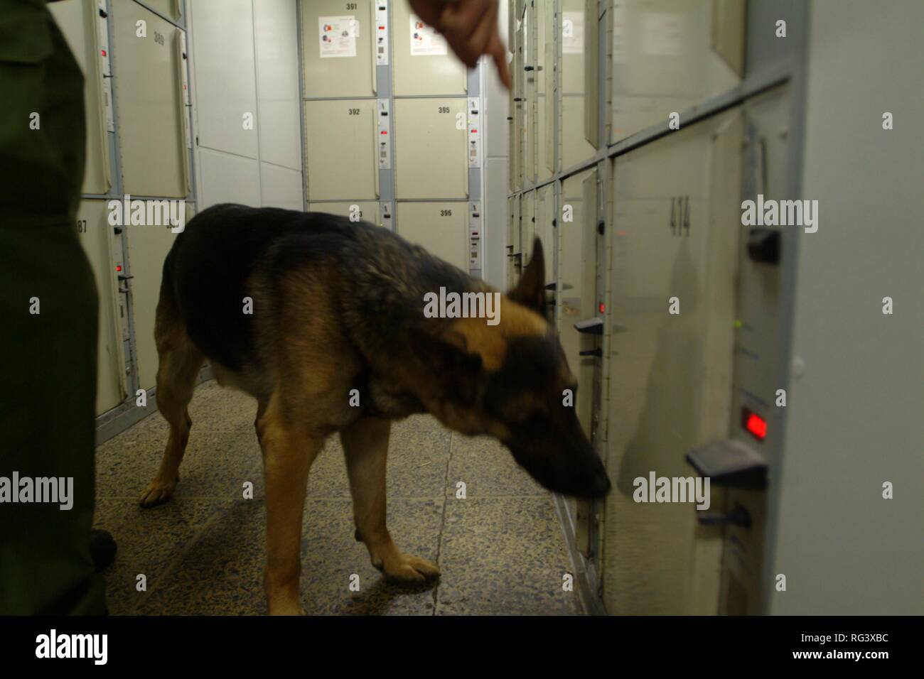 Explosive device detection hi-res stock photography and images - Alamy