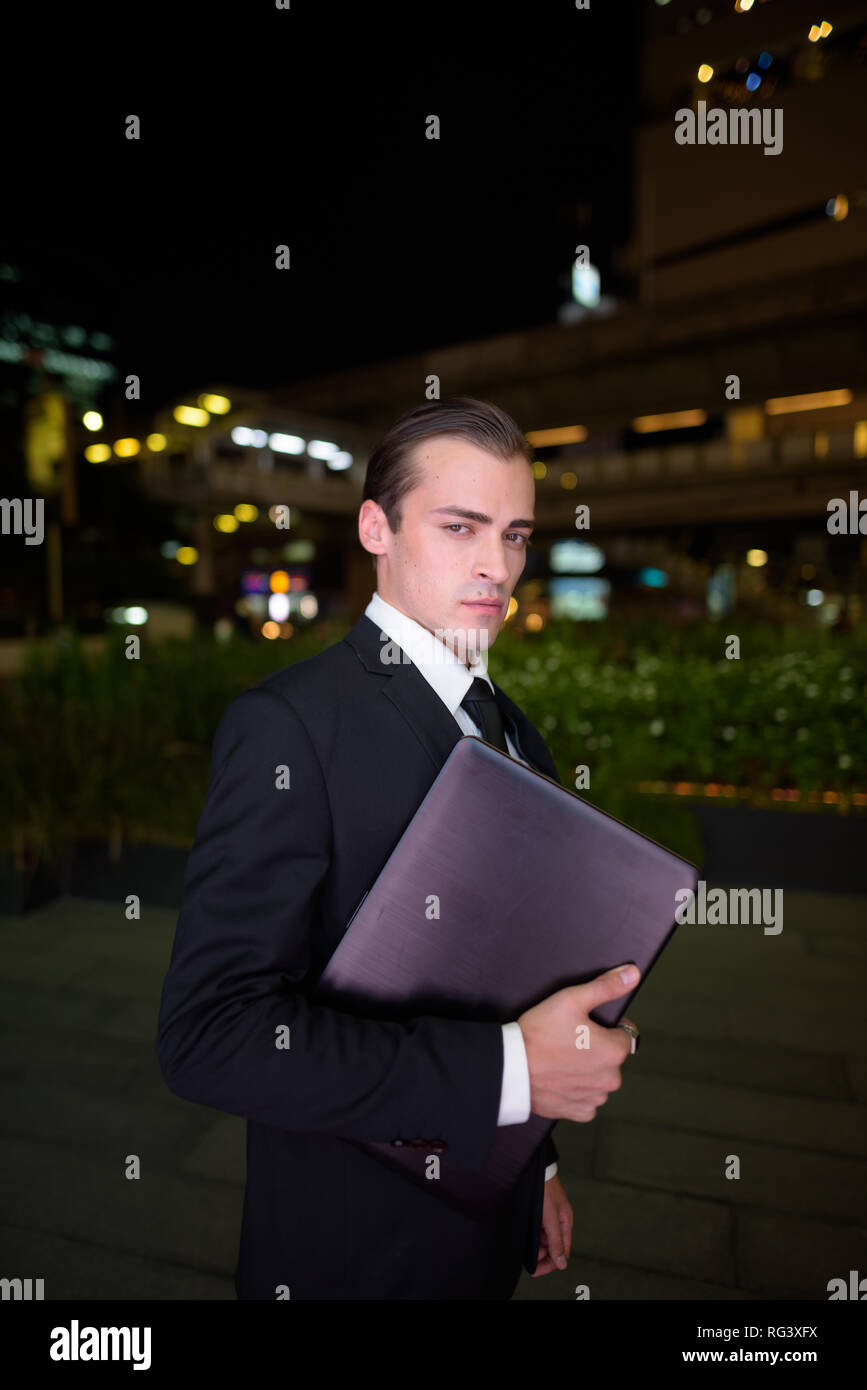 Businessman city street hi-res stock photography and images - Alamy