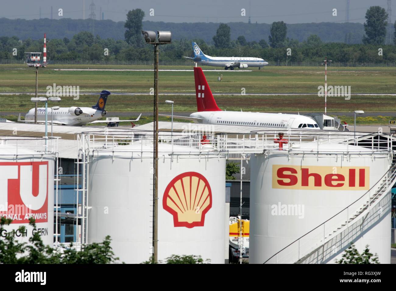 Fuel tanks duesseldorf hi-res stock photography and images - Alamy