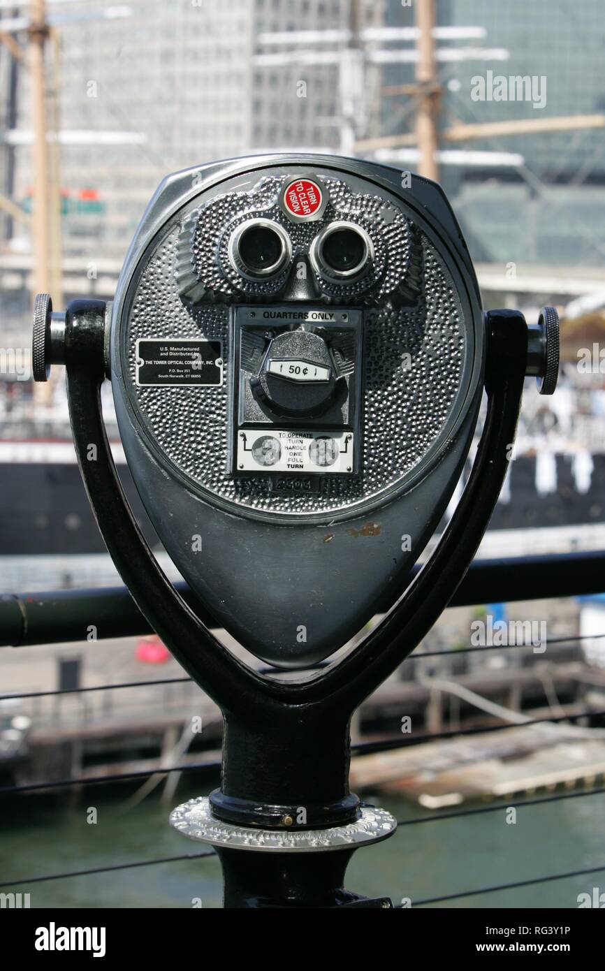 Binocular viewing machines hi-res stock photography and images - Alamy