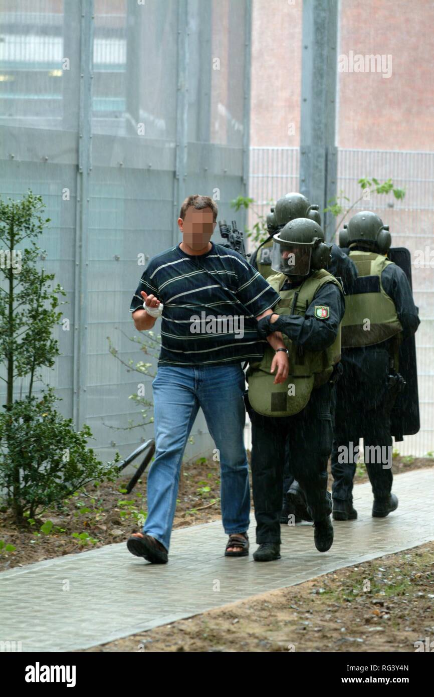 DEU, Germany: Police SWAT Team, for arresting armed and dangerous ...