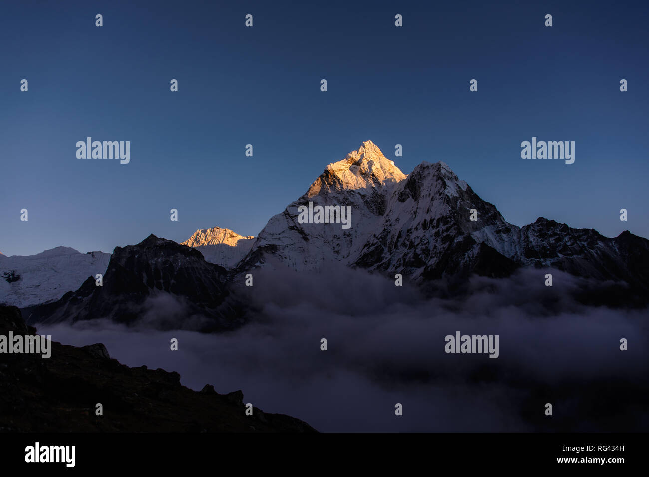 Ama Dablam - a mountain in the Himalaya range of eastern Nepal Stock ...
