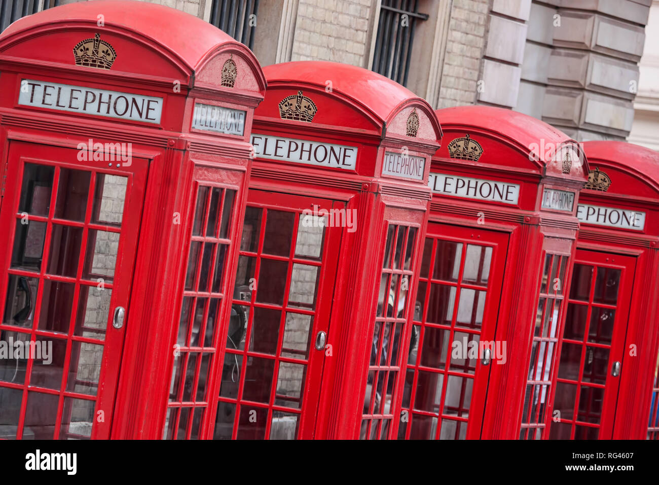 London phone booth door hi-res stock photography and images - Alamy