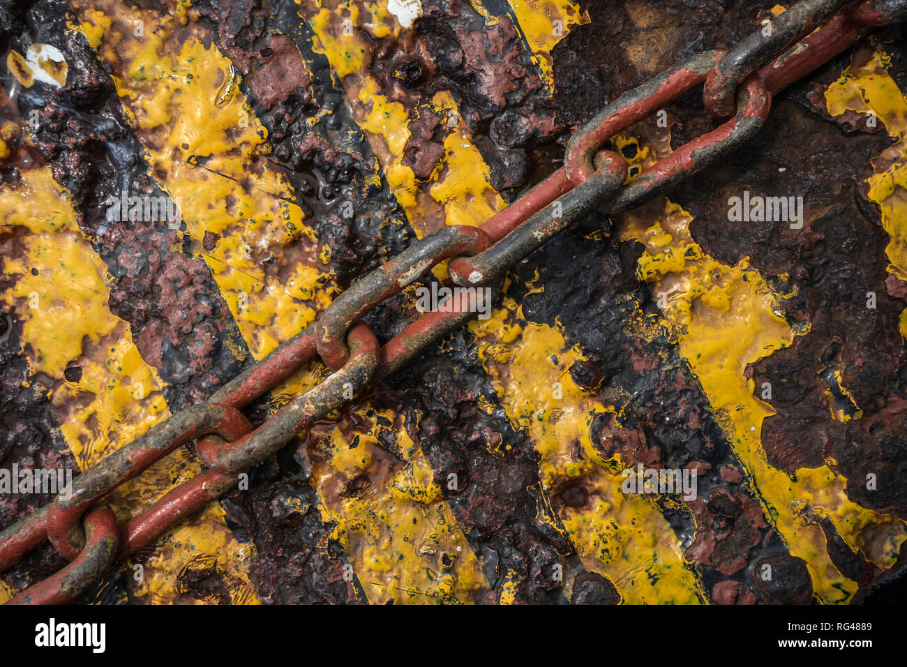 Chain on a industrial wall Stock Photo - Alamy