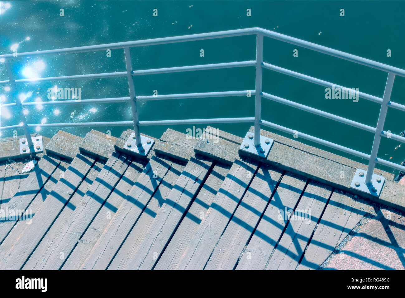 Dock railing ocean hi-res stock photography and images - Alamy