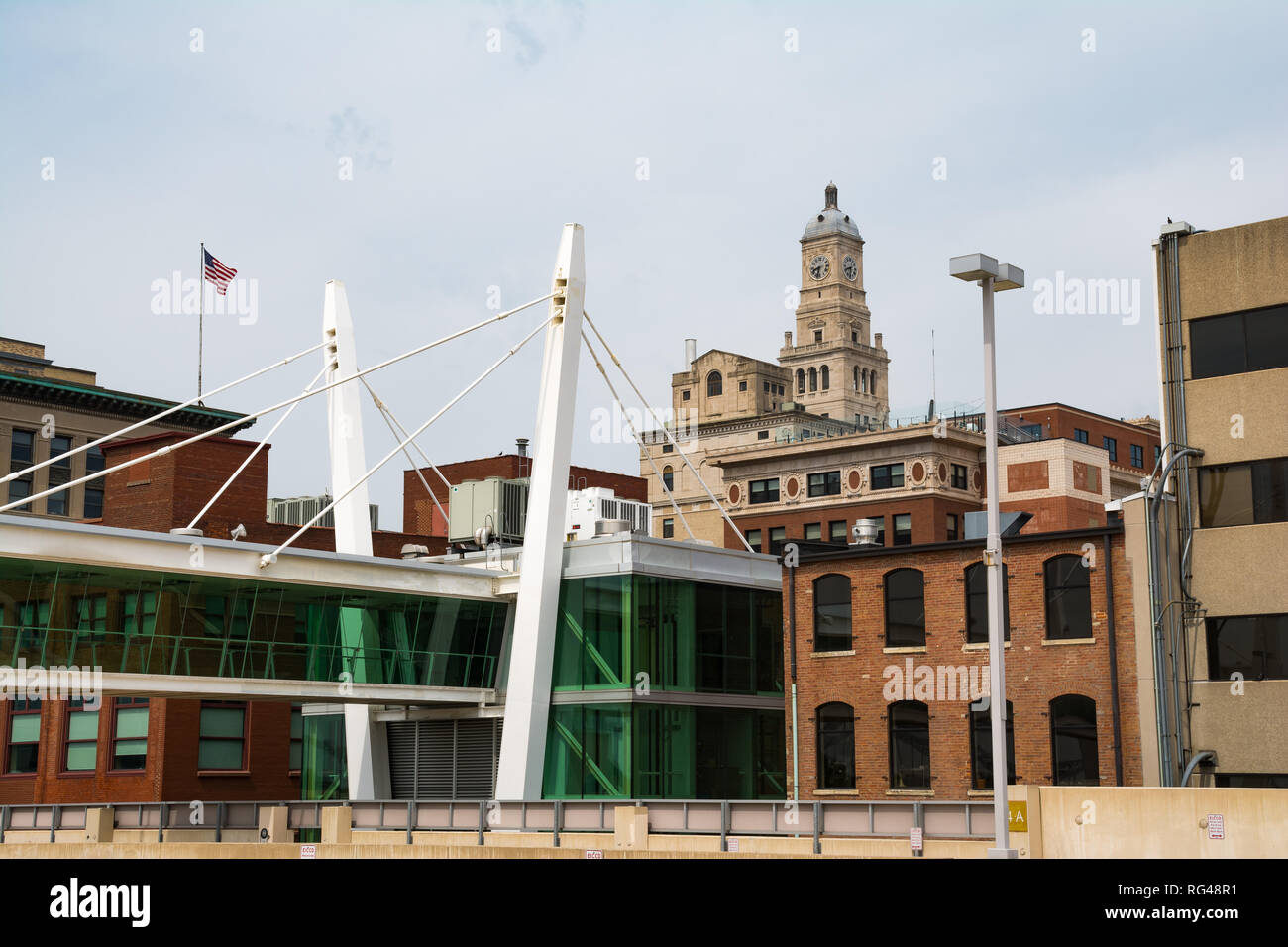 Davenport iowa skyline hi-res stock photography and images - Alamy