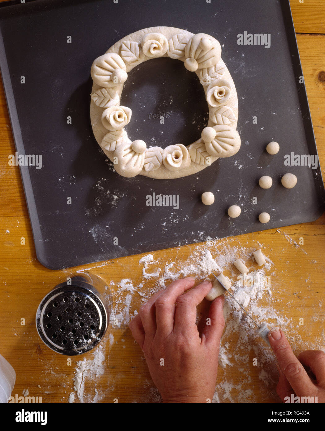 Hands making icing decorations for celebration cake Stock Photo - Alamy