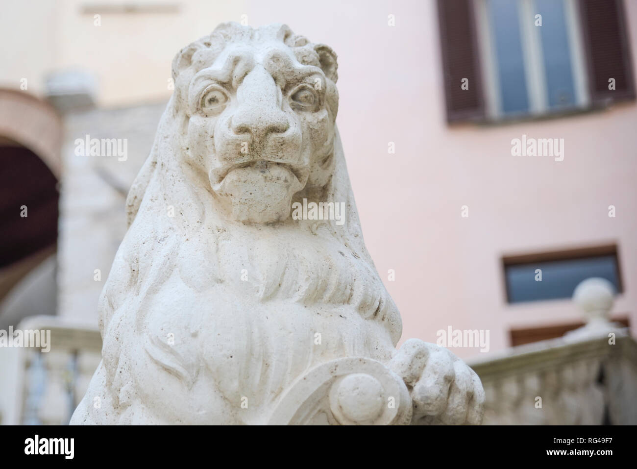 statue of a proud lion with shield Stock Photo - Alamy