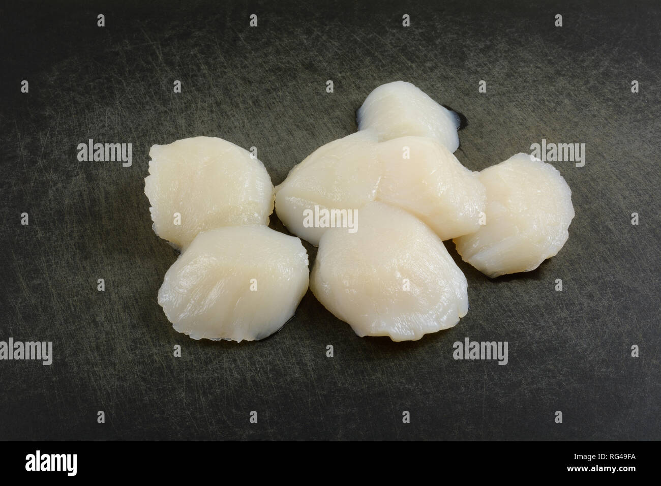 Fresh raw sea scallops seafood shellfish on black cutting board Stock ...