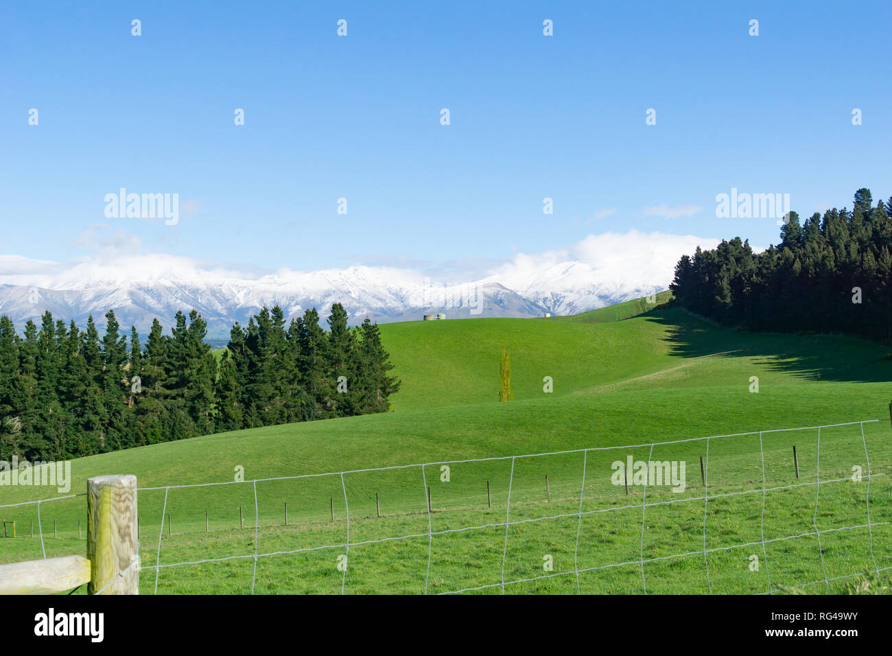 Rolling fields hi-res stock photography and images - Alamy