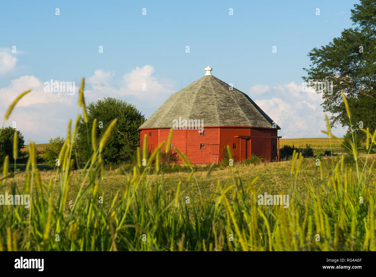 Tall barn hi-res stock photography and images - Alamy