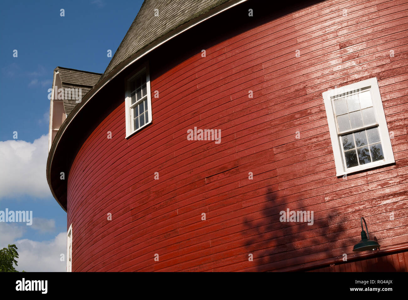 Exterior of Ryan's Round Barn in Johnson Sauk State Park. Kewanee ...