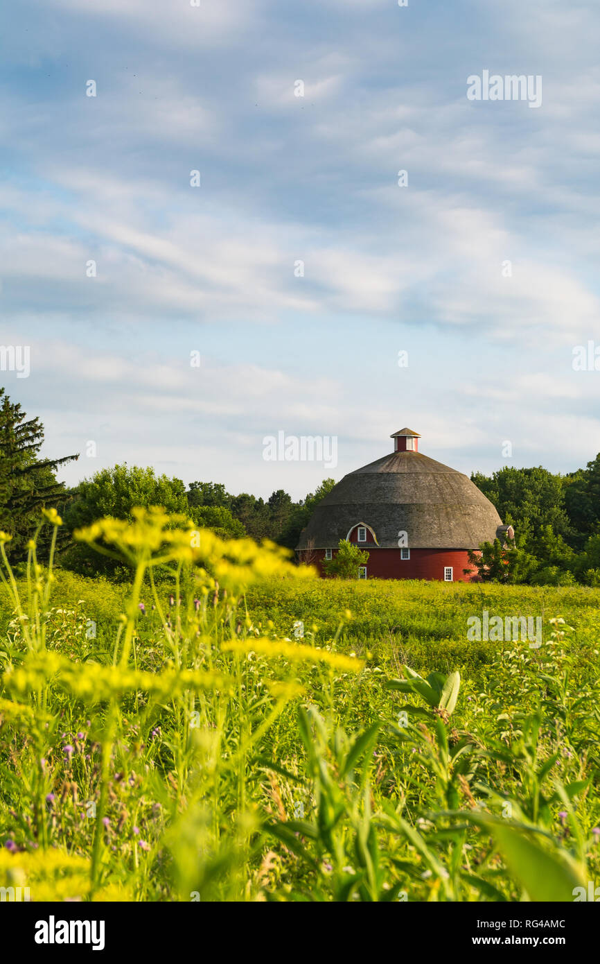 Round red barn with meadow and beautiful skies. Kewanee, Illinois, USA ...
