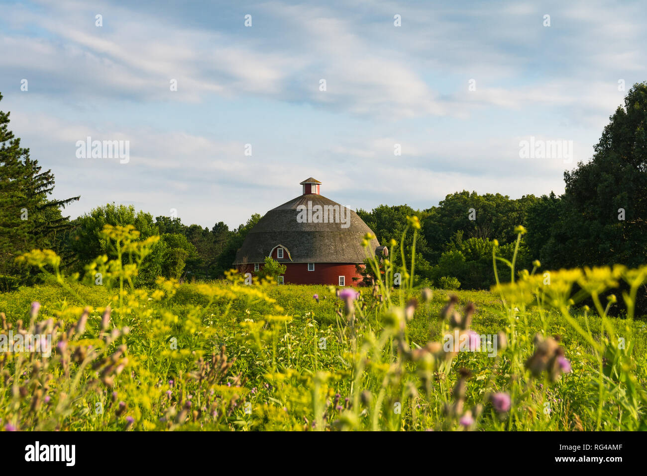 Round red barn with meadow and beautiful skies. Kewanee, Illinois, USA ...