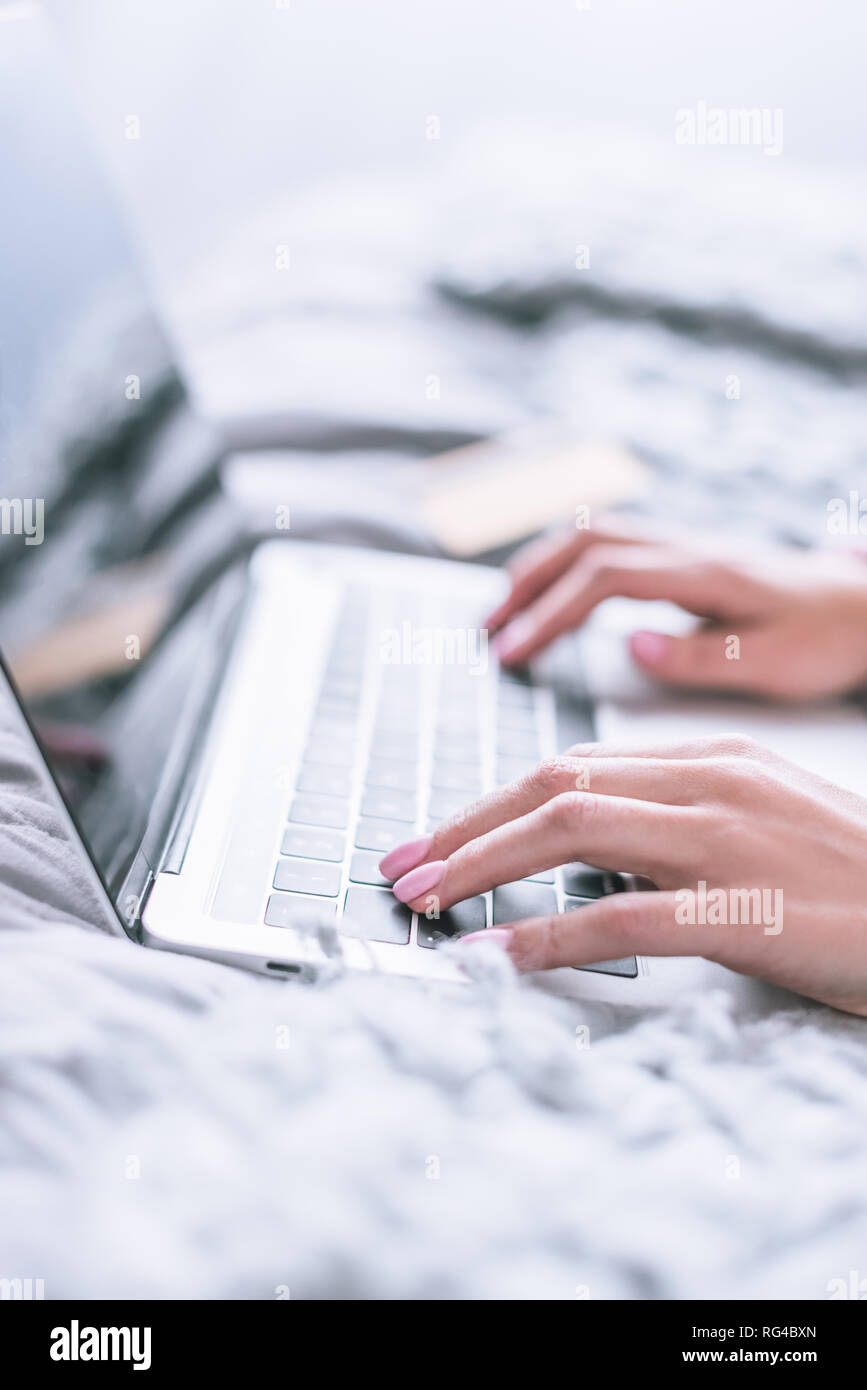 Freelancer typing hi-res stock photography and images - Alamy