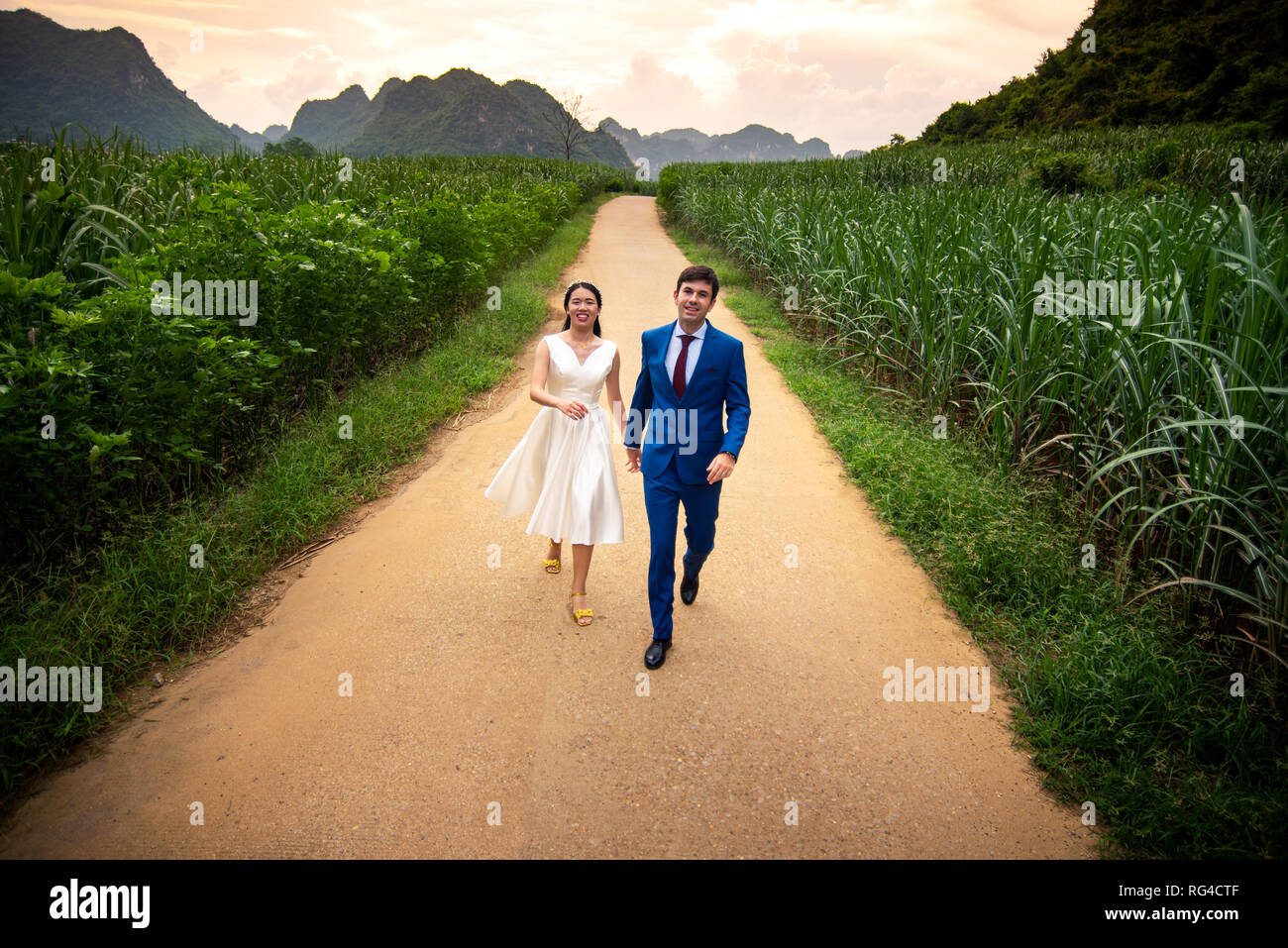 Mixed chinese family hi-res stock photography and images - Alamy