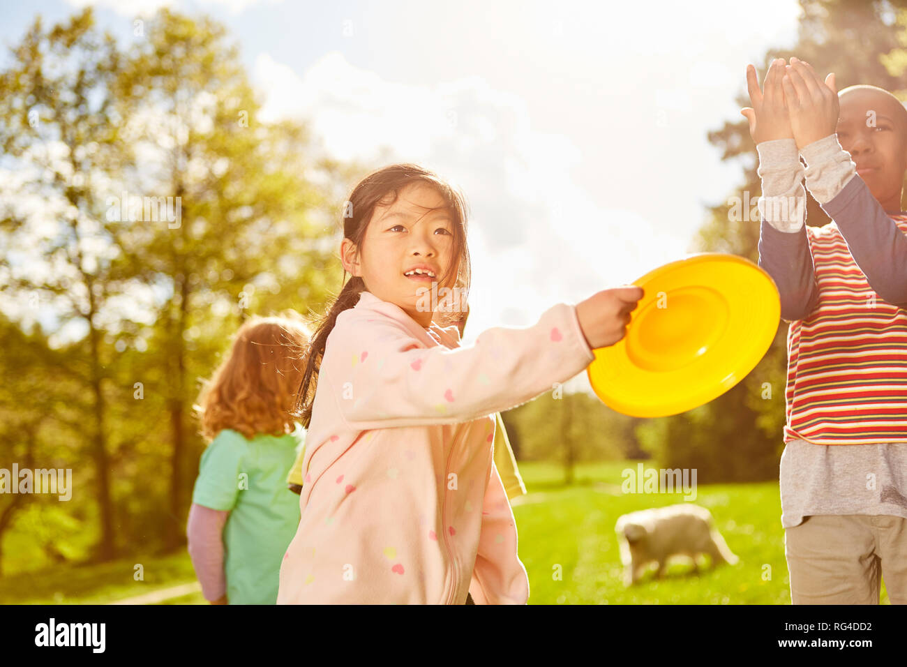 School children holiday activity hi-res stock photography and images ...