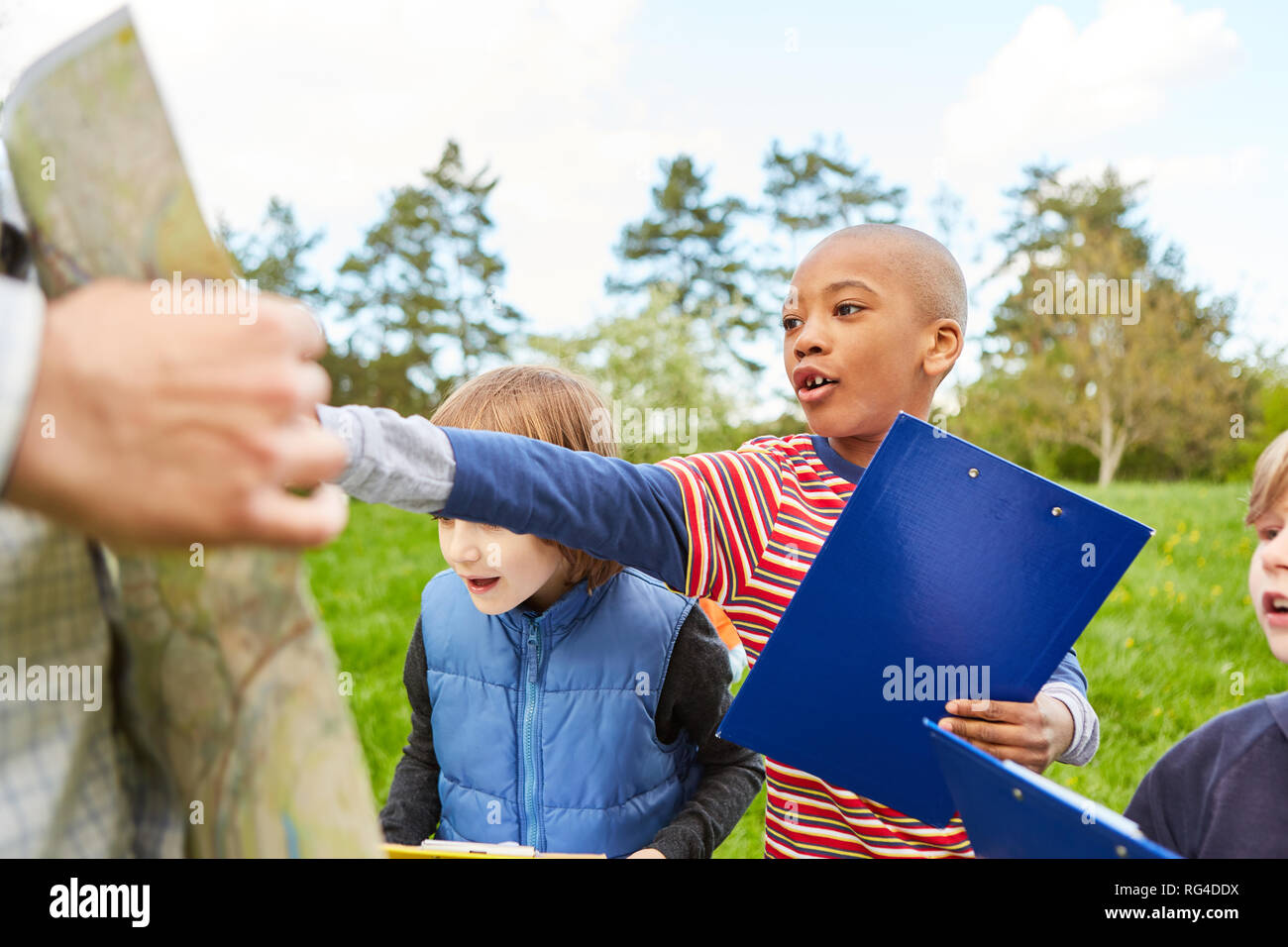 Child scavenger hunt hi-res stock photography and images - Alamy