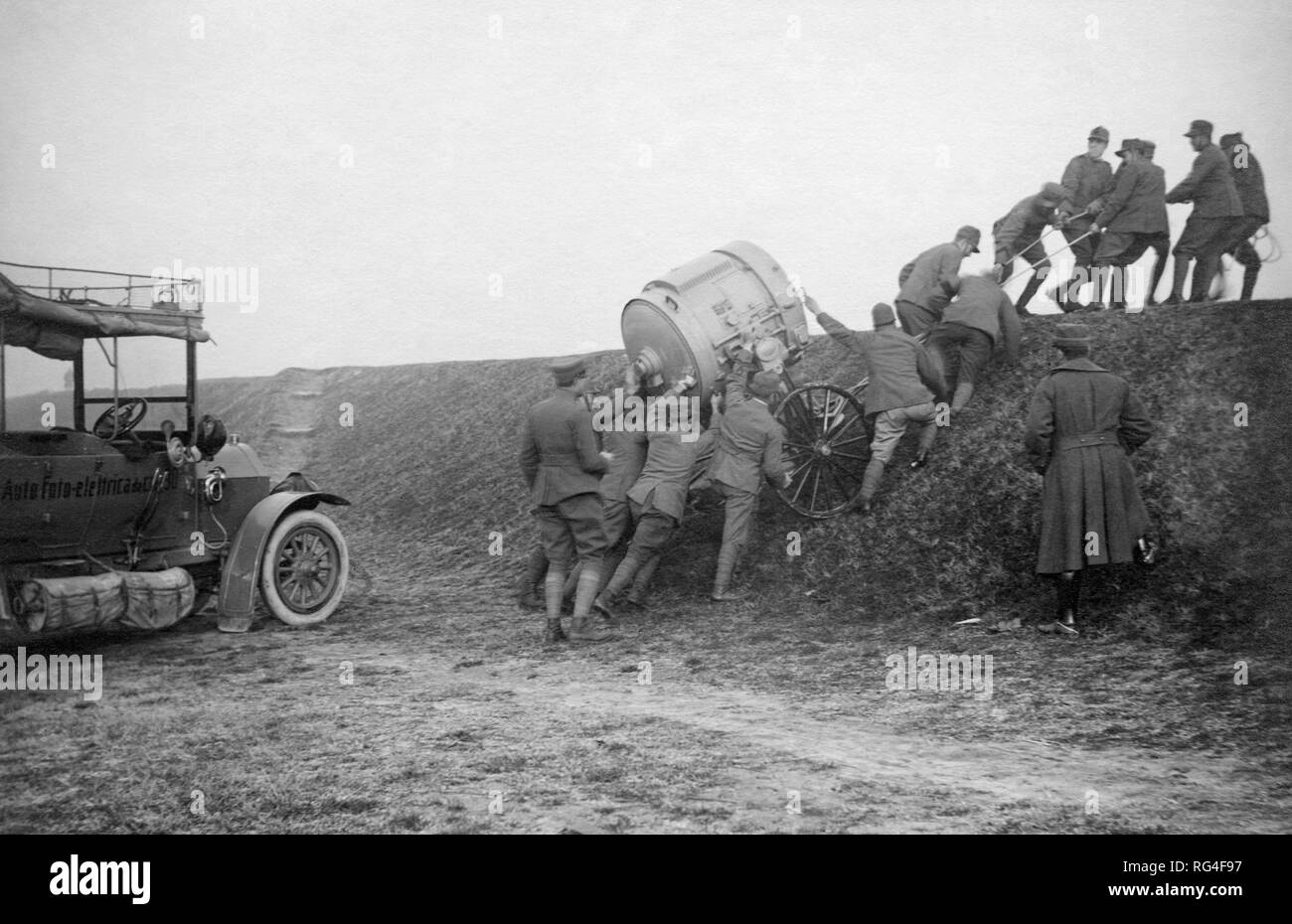World war searchlight hi-res stock photography and images - Alamy