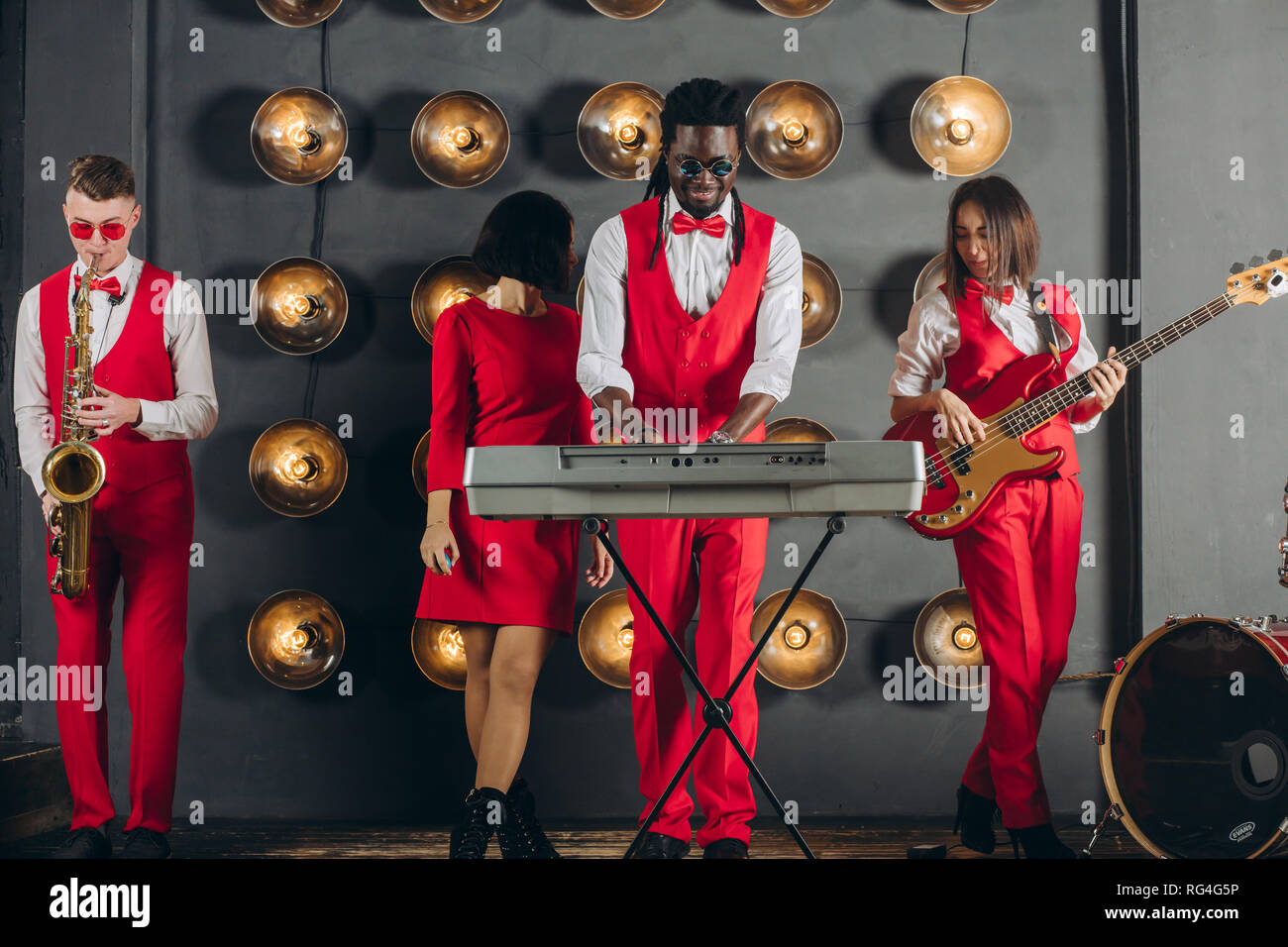 Artist african guitar singer jazz hi-res stock photography and images ...