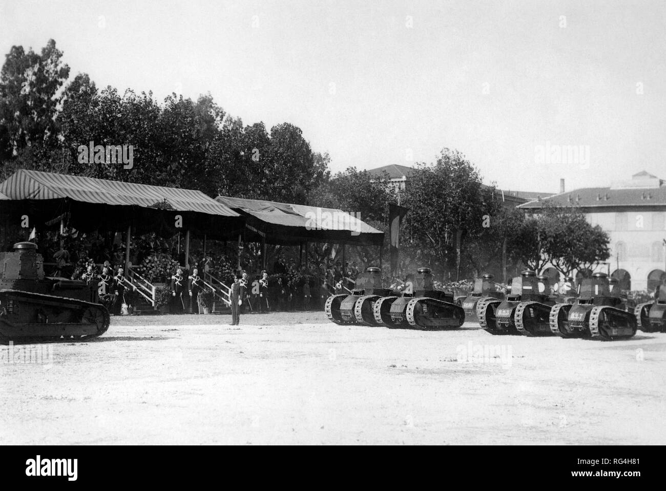 Parade with tanks hi-res stock photography and images - Alamy