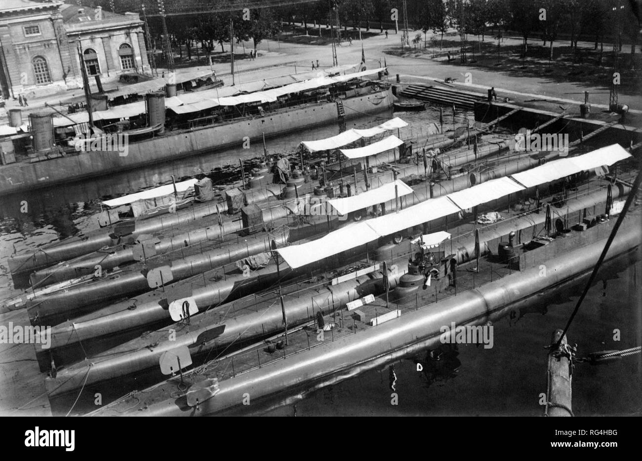 submarines in the arbour, 1915-18 Stock Photo - Alamy