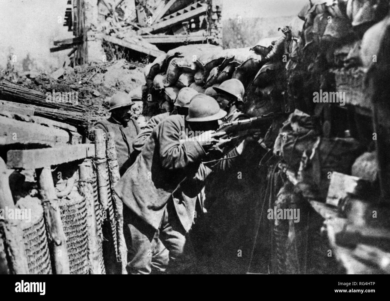 Italian soldiers in the trenches, Gorizia, Italy 1915-18 Stock Photo ...