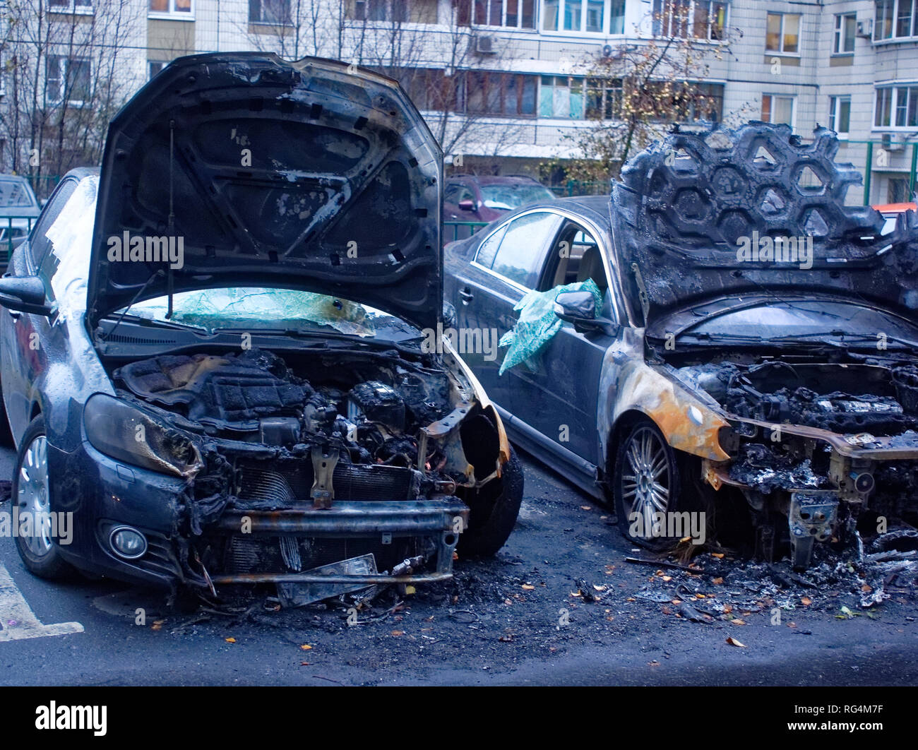 Burnt cars hi-res stock photography and images - Alamy