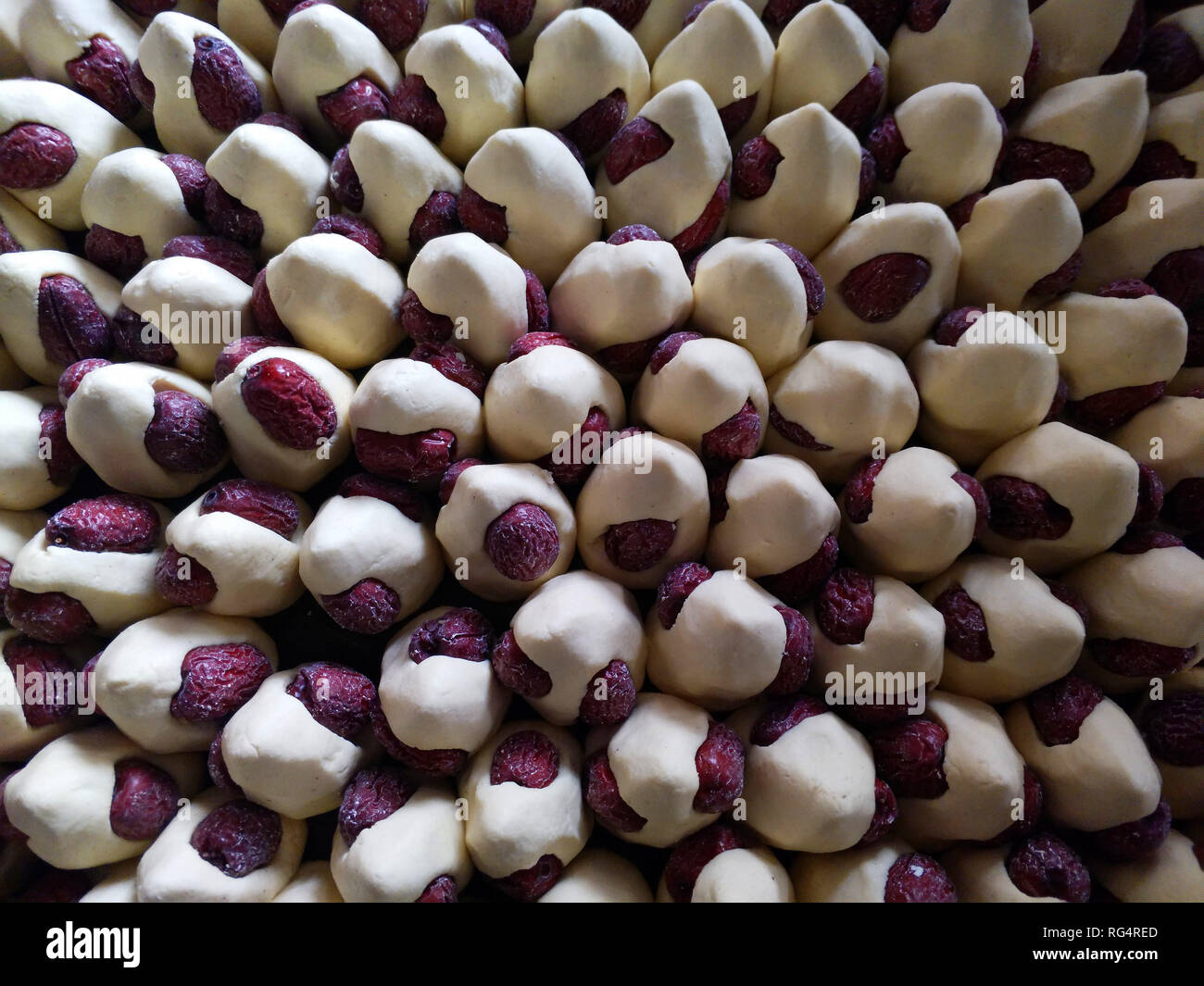 Weifang, Weifang, China. 28th Jan, 2019. Weifang, CHINA-People make ...