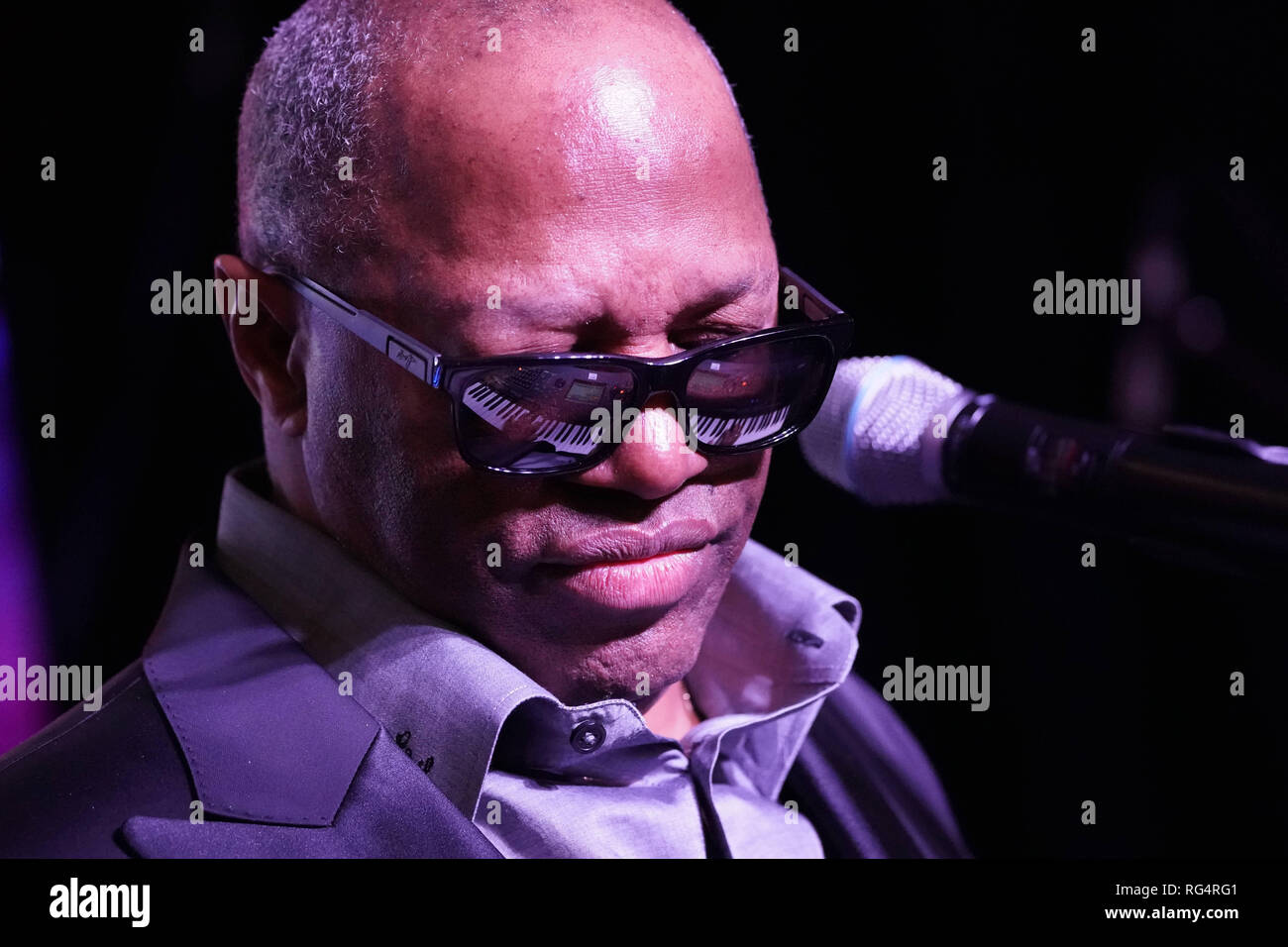 Five octave vocal range hi-res stock photography and images - Alamy