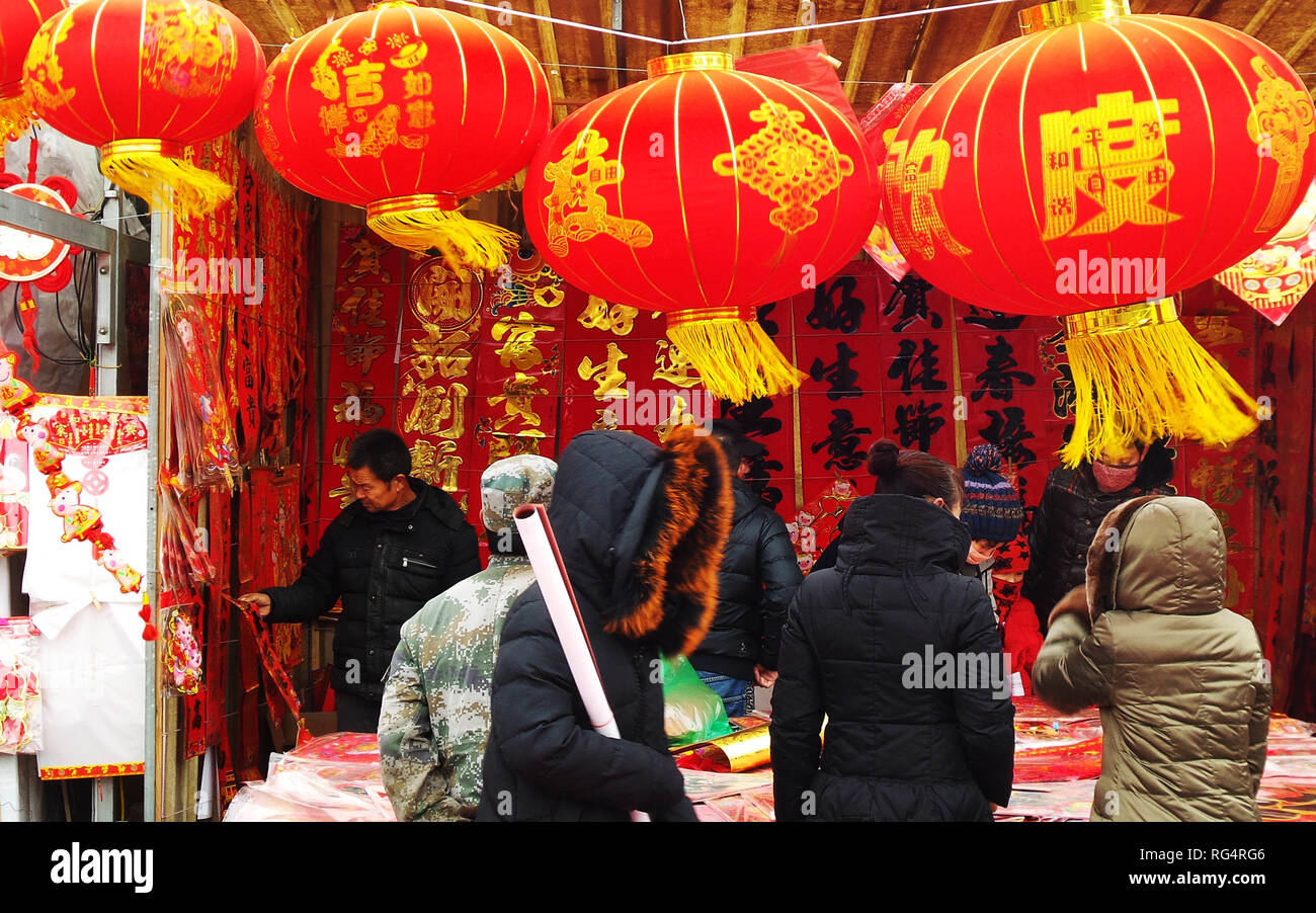 Dalian, Dalian, China. 28th Jan, 2019. Dalian, CHINA-People flock to ...
