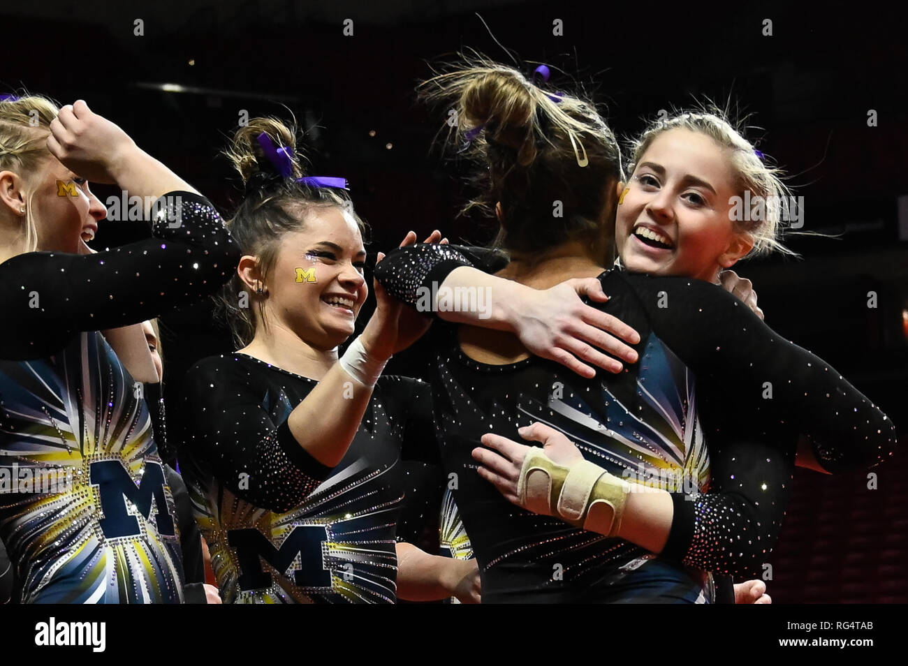College Park, Maryland, USA. 26th Jan, 2019. LAUREN FARLEY hugs ...