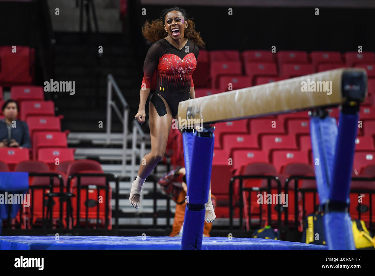 Balance beam routine hi-res stock photography and images - Alamy