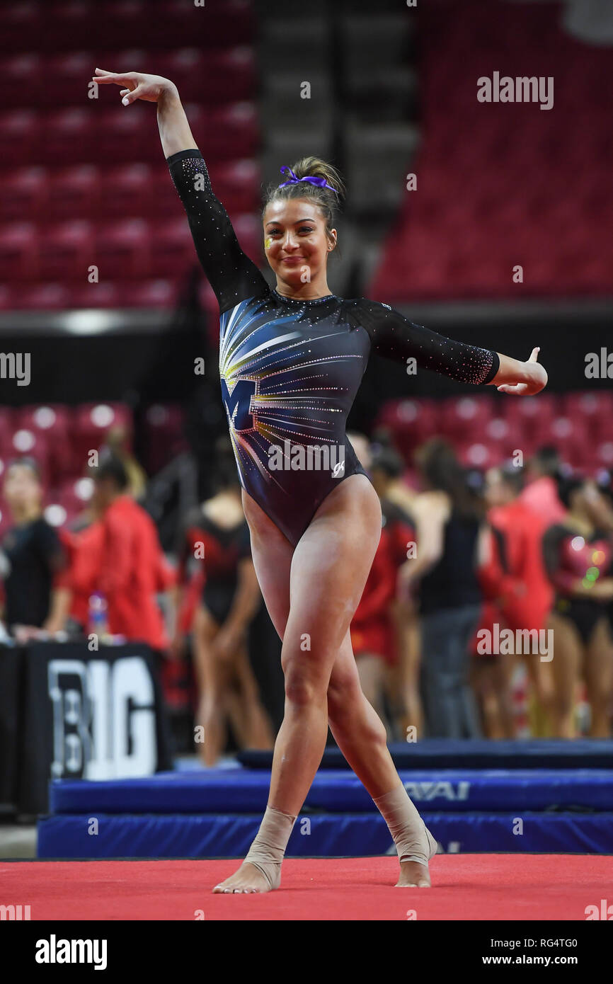 College Park, Maryland, USA. 31st Dec, 2015. OLIVIA KARAS competes on ...