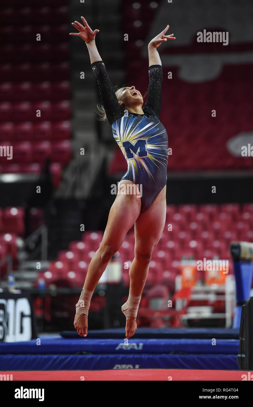 College Park, Maryland, USA. 31st Dec, 2015. OLIVIA KARAS competes on ...