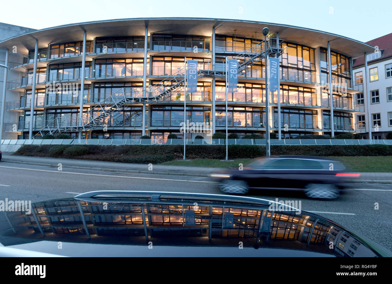 Libraries and journals hi-res stock photography and images - Alamy