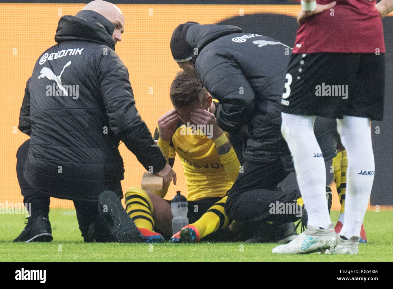 Marco REUS (DO) met with Thomas DELANEY (DO) and has to be treated ...