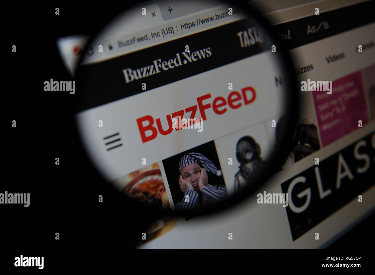 The Buzzfeed website seen on a computer Stock Photo - Alamy