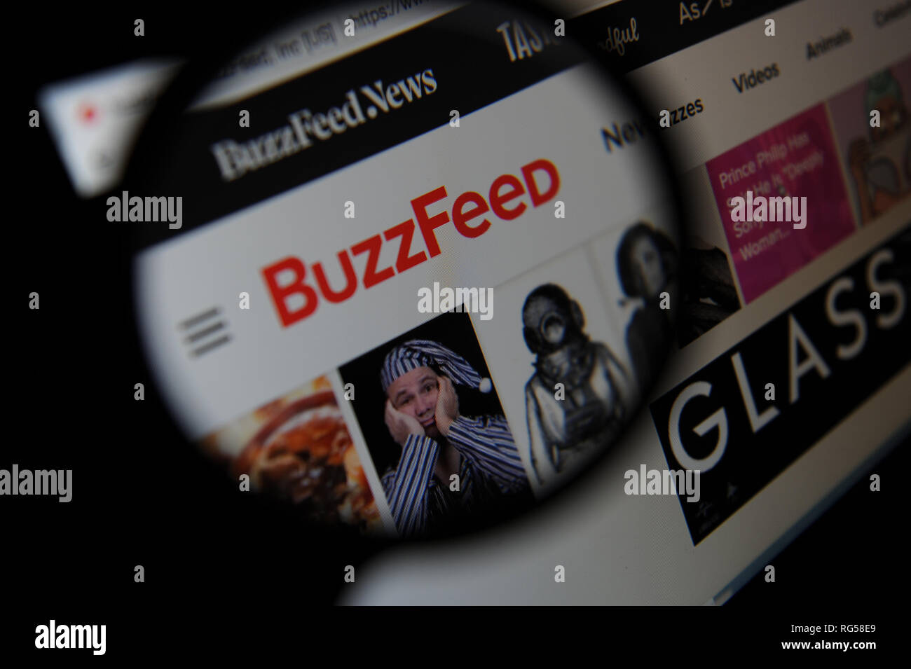 Buzzfeed Logo High Resolution Stock Photography and Images - Alamy